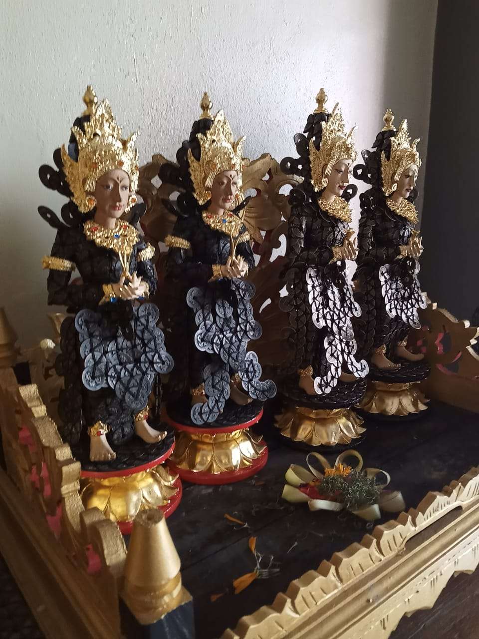 Chinese Coin Statue - Desa Wisata Mas