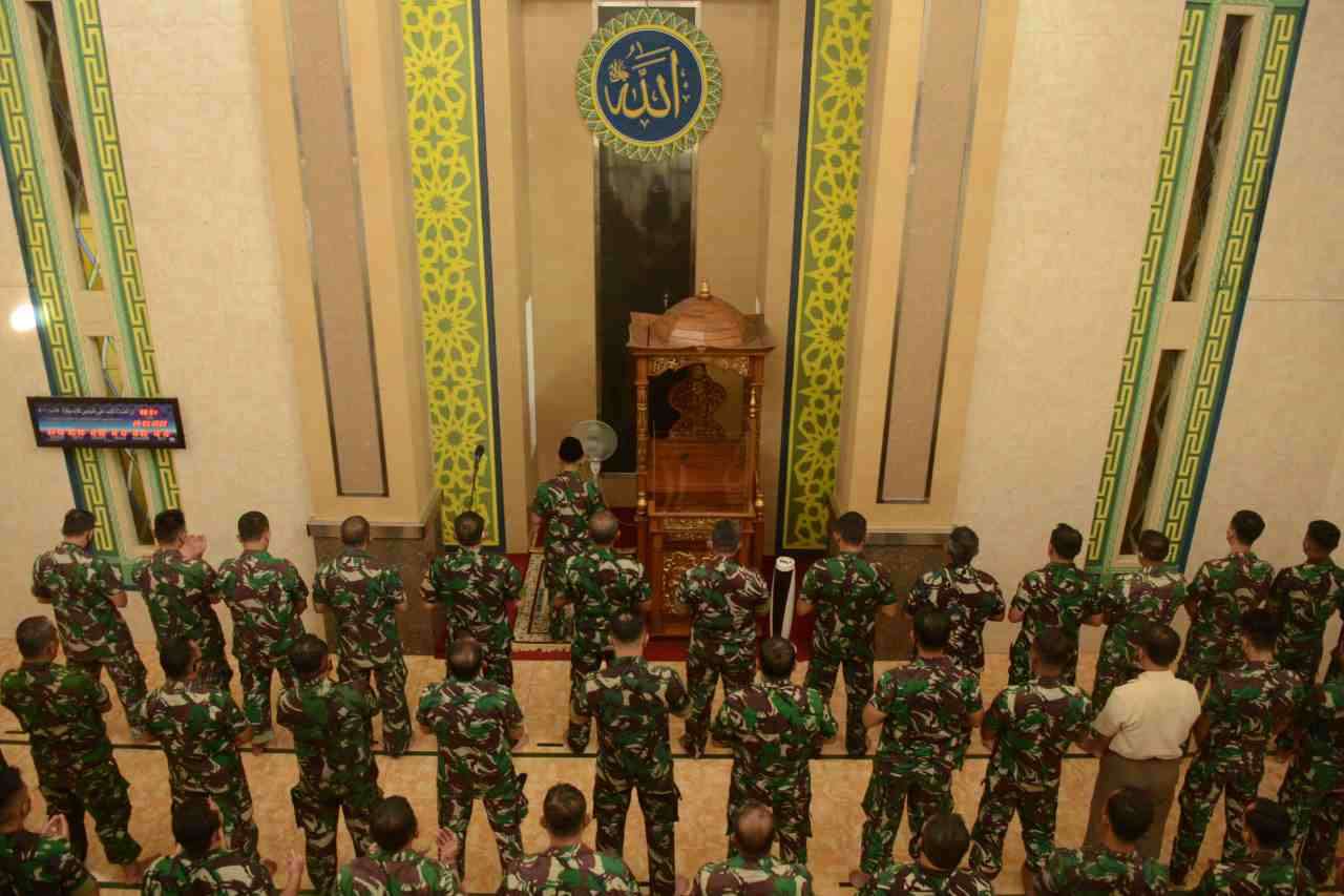 Sholat Goib dan Doa Bersama Kenang Gugurnya 2 Prajurit Terbaik TNI AL ...