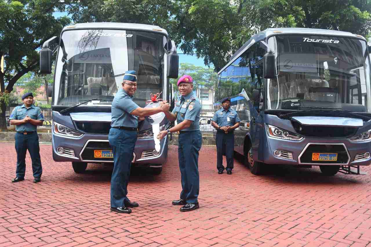 Dinas Angkutan Lantamal III Perkuat Armadanya Dengan Dua Unit Bus TNI ...